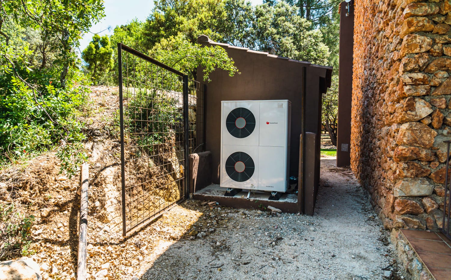 Instalación calefacción y ACS del complejo - ANROBE RENOVABLES